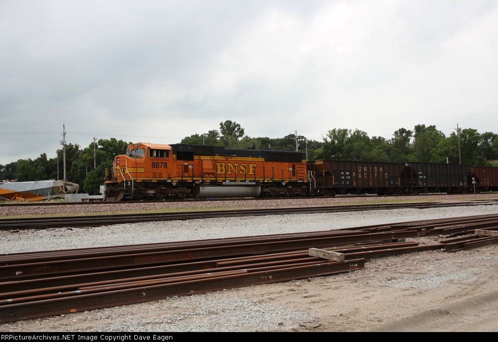 BNSF 8878